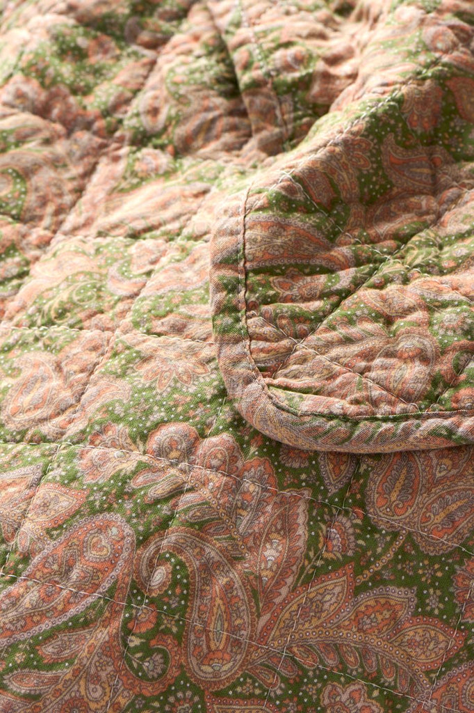 IB Quilt w/green and light pink paisley pattern | CollardManson